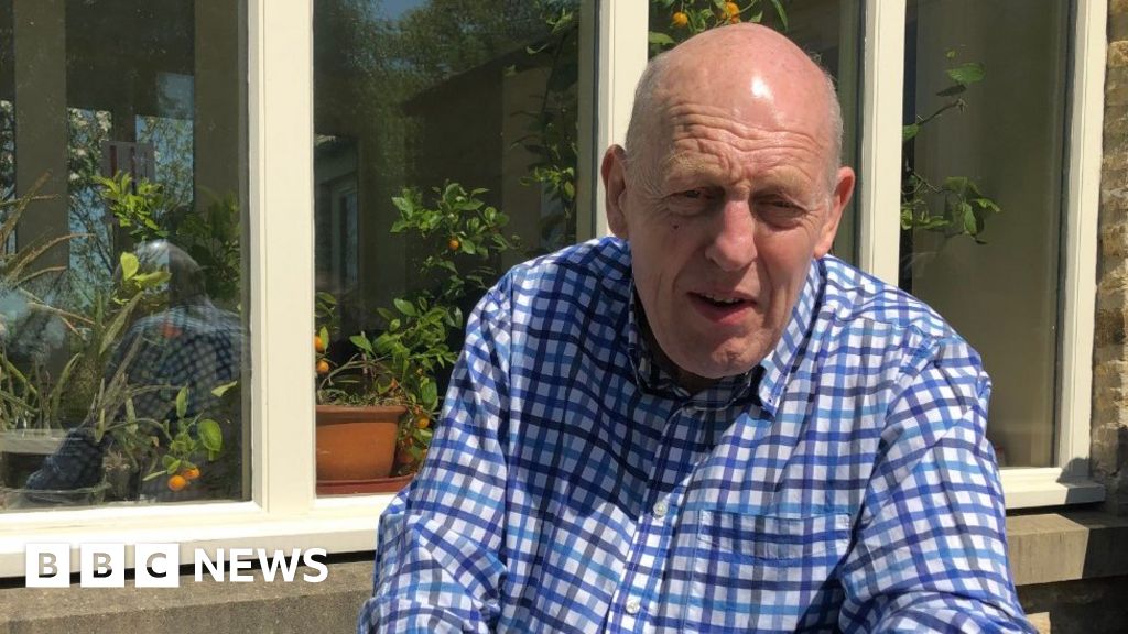 Former Scotland rugby captain walks to raise money for NHS - BBC News