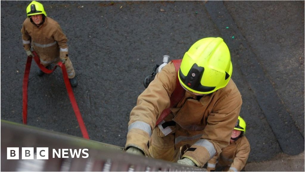 Woman dies following Edinburgh house fire - BBC News