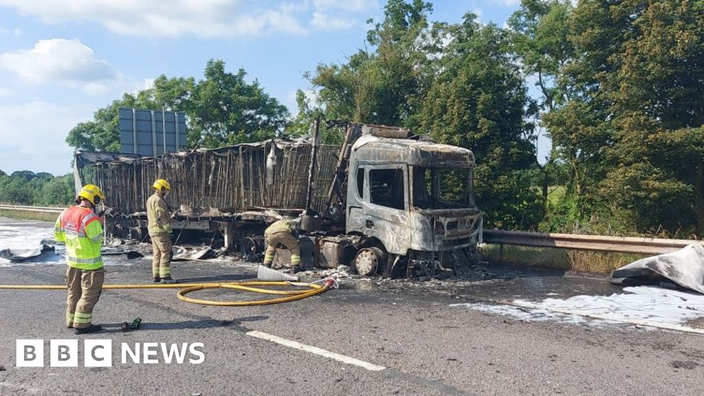 M4 fire: Police say drivers hit cones while filming burning lorry - BBC ...