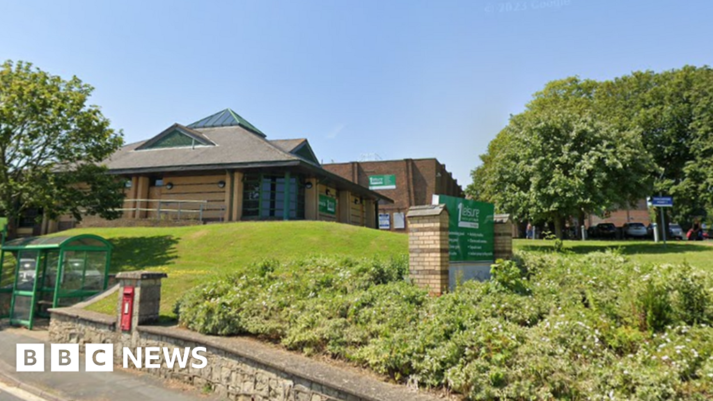 RAAC concrete found at Isle of Wight leisure centre - BBC News