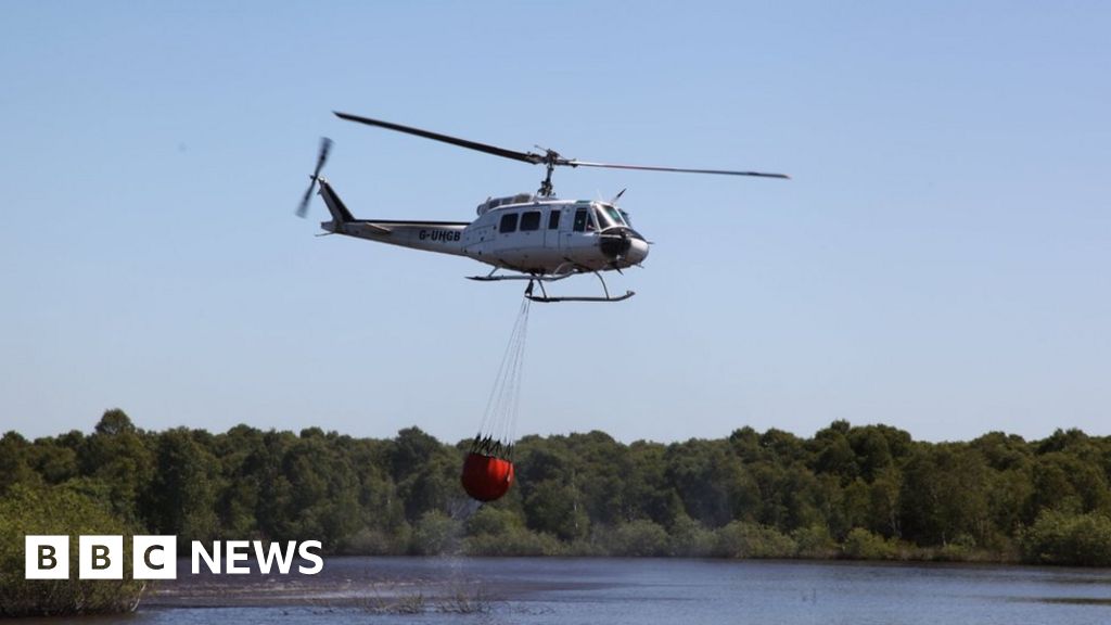 Hatfield Moors blaze near Doncaster still burning after 10 days - BBC News