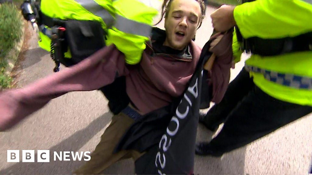 Man arrested after protesting against fox hunting at Theresa May event ...