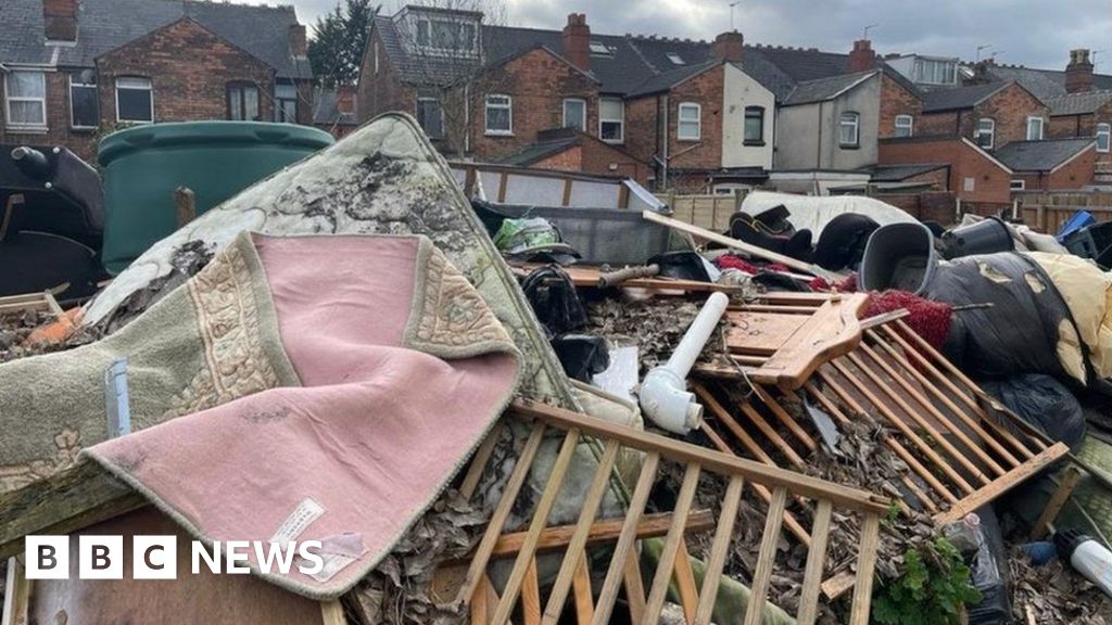 Anger over two-year delay to remove street rubbish in Birmingham - BBC News