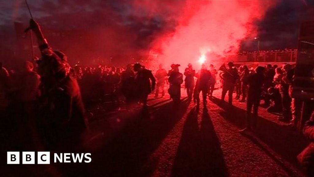 Thousands revel at Hull's Freedom Festival - BBC News