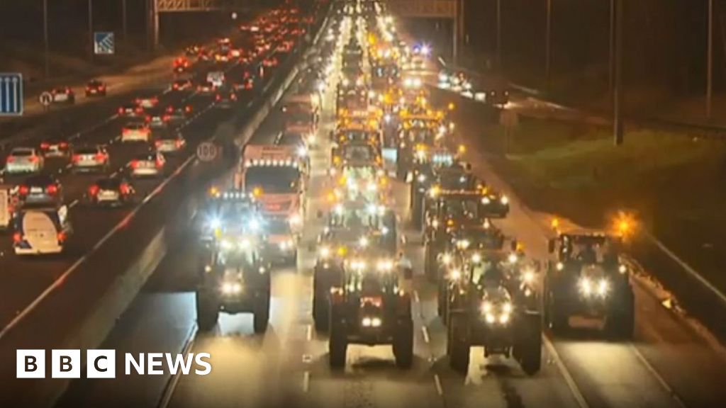 Dublin: Farmers block M50 in go-slow protest - BBC News