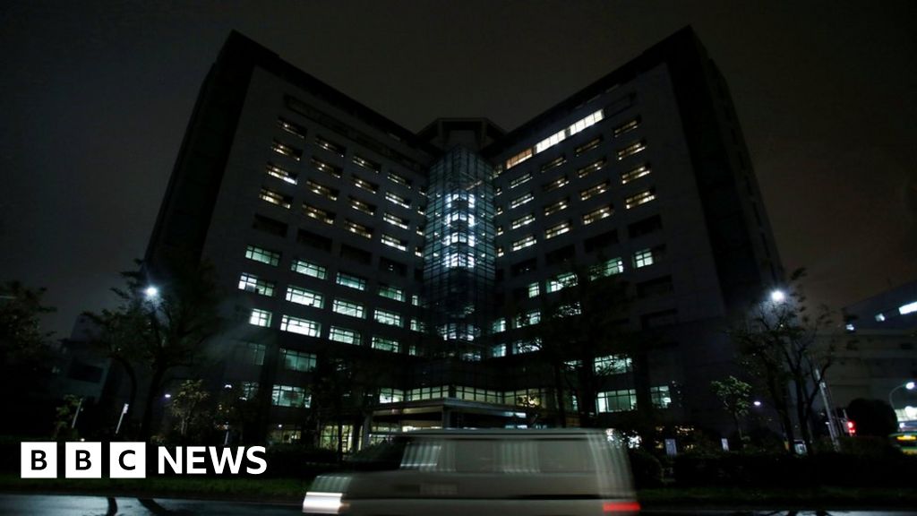 Japan holds Nigerian asylum seeker in solitary confinement - BBC News