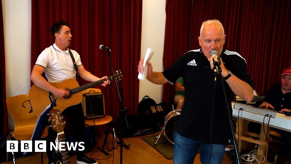 ‘Music is amazing, it has changed my life’ - BBC News