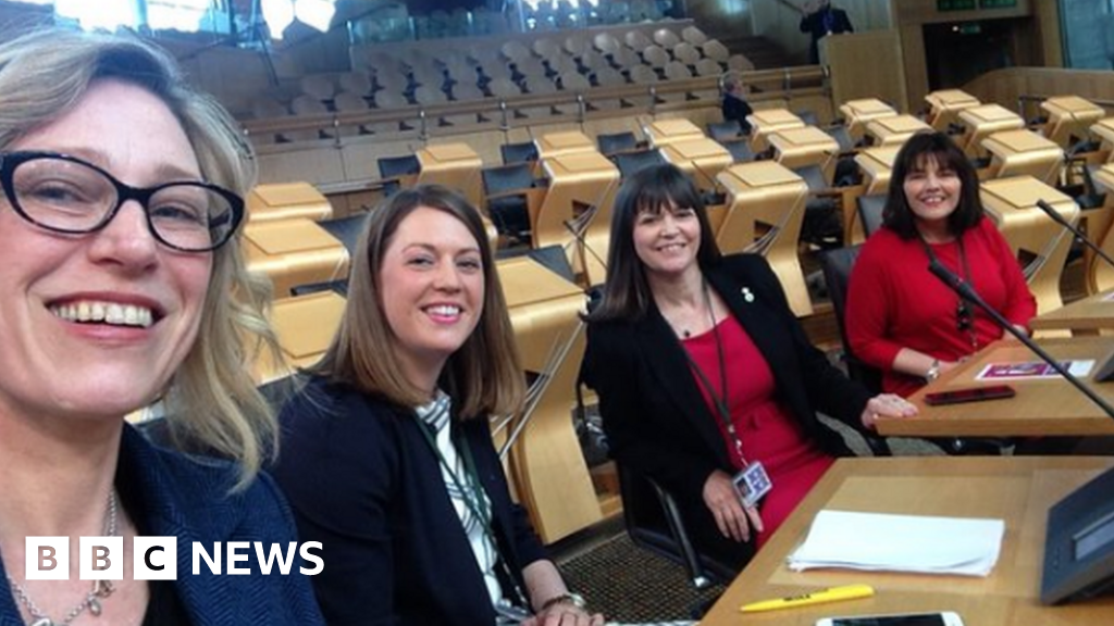 MSPs tweet their first day at Holyrood - BBC News