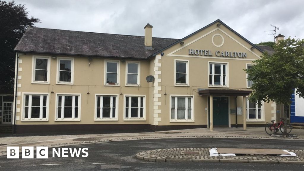 Belleek, County Fermanagh: Masked gang behind shooting at hotel - BBC News