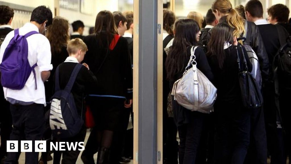 New wave of super-size secondary schools planned - BBC News