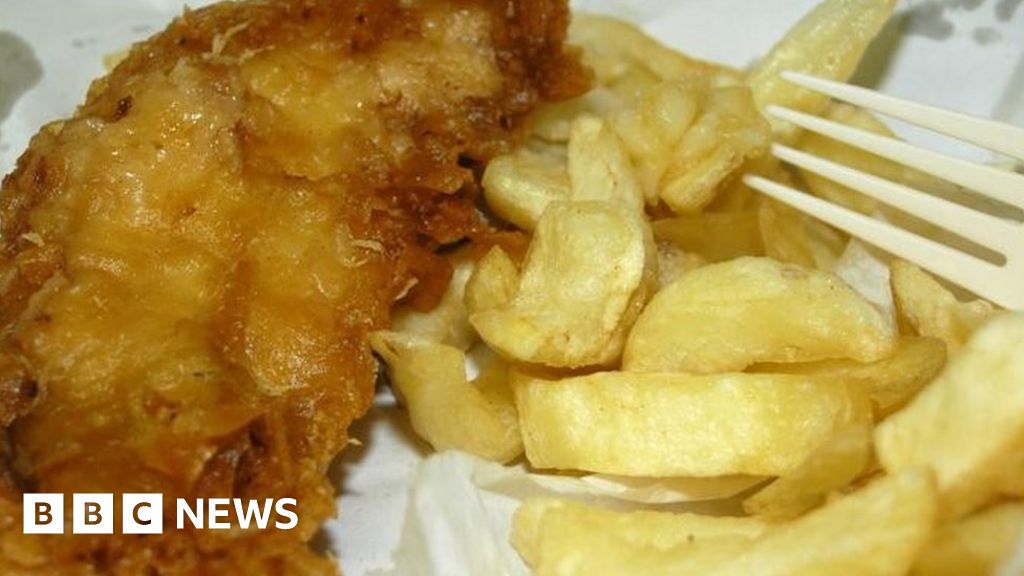 Oxford fish and chip shop doubles as photo studio - BBC News