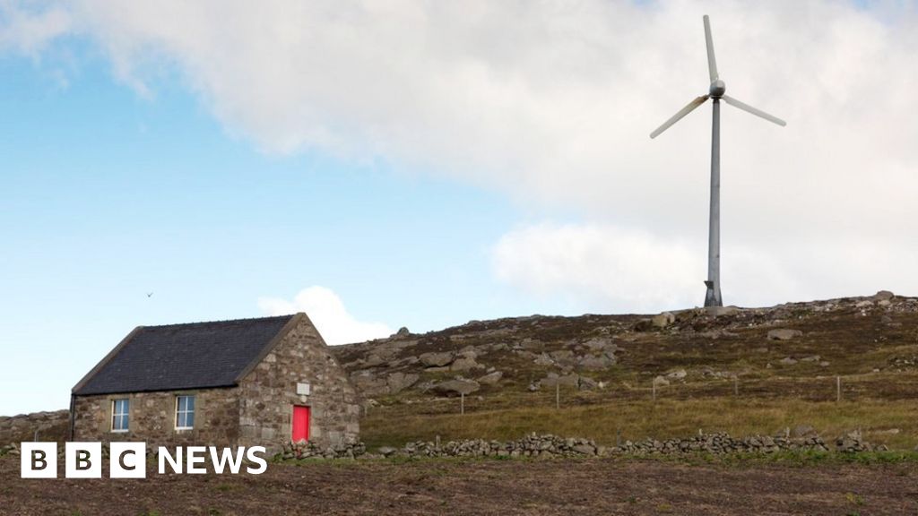 Climate change: Shetland's power struggle between oil and wind - BBC News