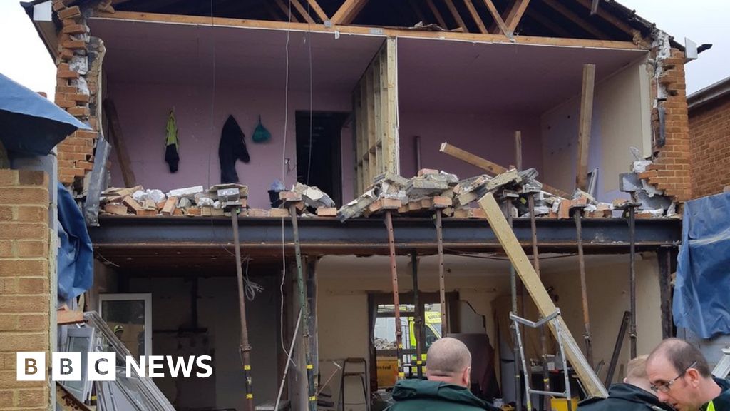 Cheshunt house collapse leaves man trapped in rubble - BBC News