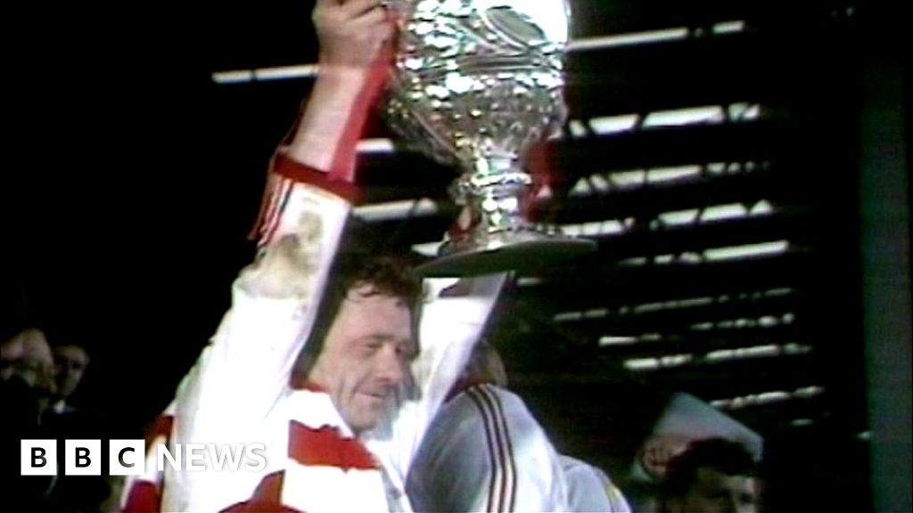 Hull road renamed after rugby league star - BBC News