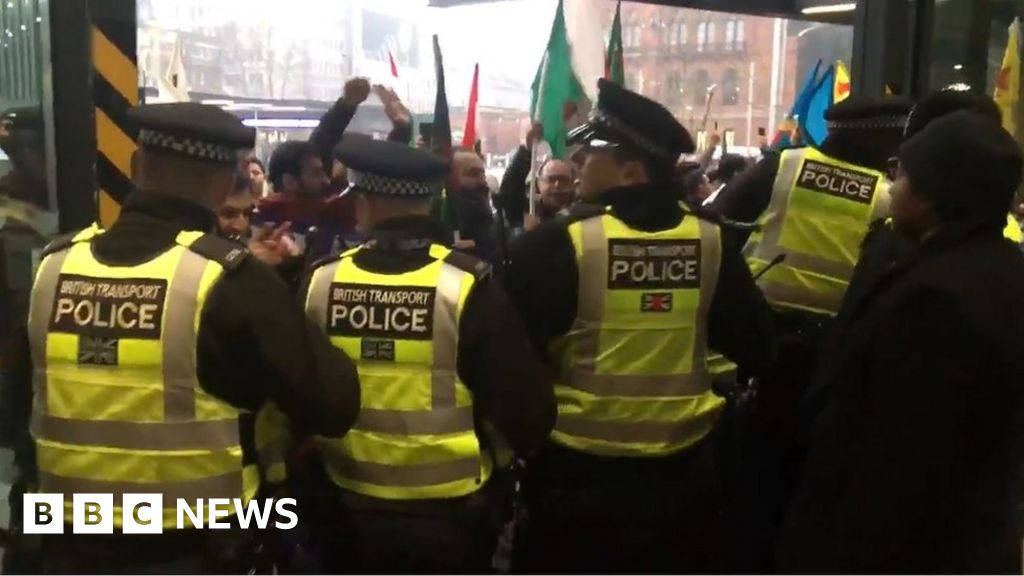Pro-Kurdish demonstrators close London and Manchester stations