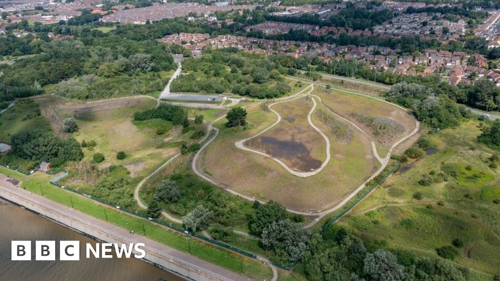 Landfill parkland will be eco-haven, says council - BBC News