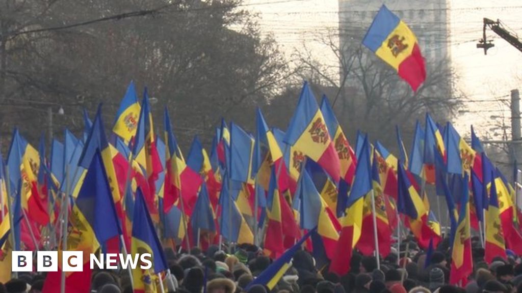 Moldovan's in government protest for third time - BBC News
