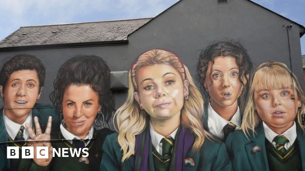 Derry Girls Experience draws record Tower Museum numbers - BBC News