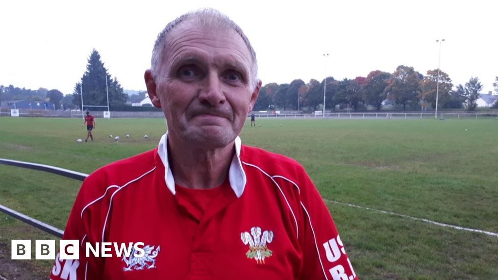 Players in their 50s and 60s 'make up numbers' in rugby - BBC News