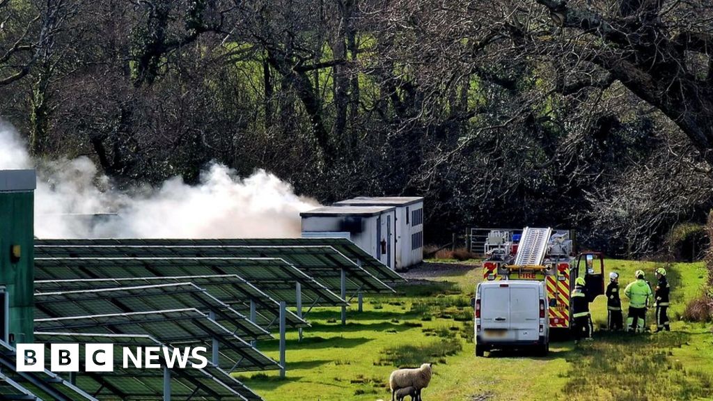 Buckfastleigh: Fire breaks out at solar farm