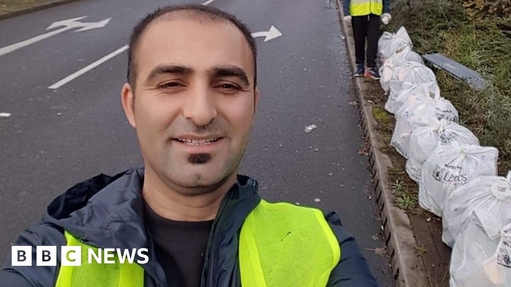 The Kurdish community group cleaning up Leeds's parks - BBC News