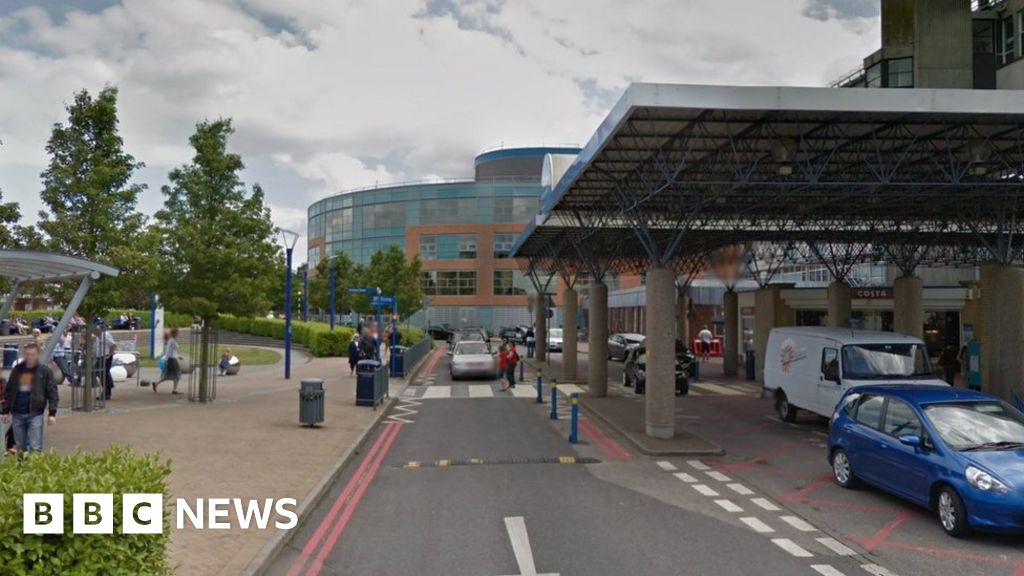 Southampton hospital pays £16.5m to brain-damaged boy - BBC News