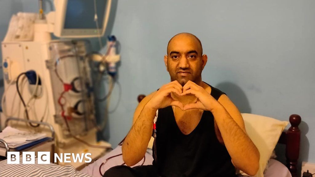 Organ donation: The man waiting on his third transplant - BBC News
