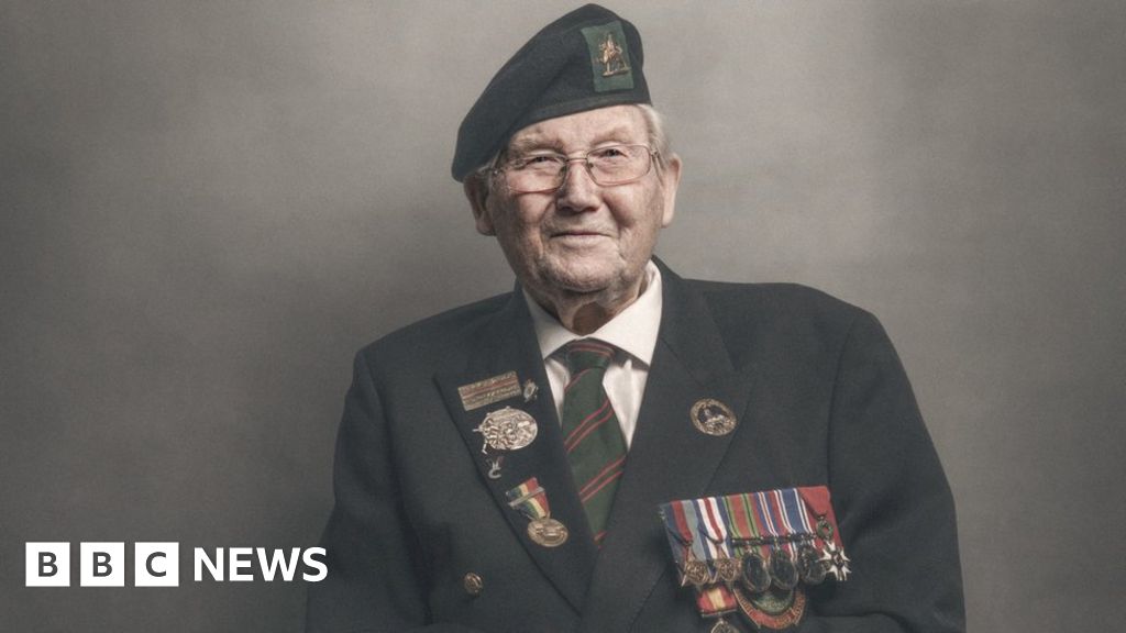 Tributes to D-Day veteran who 'taught peace' to children - BBC News