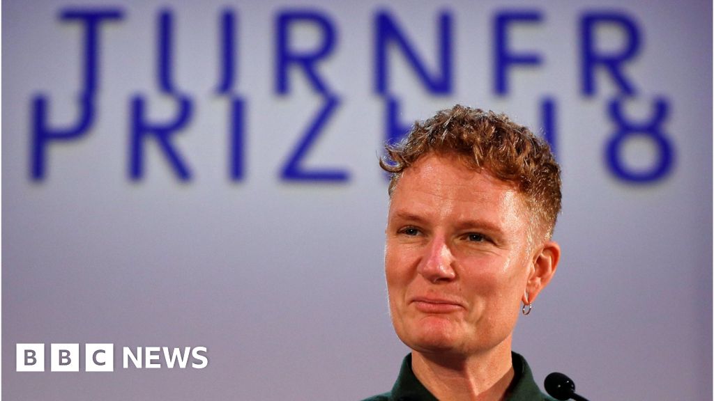 Turner Prize 2018: iPhone artist Charlotte Prodger wins - BBC News