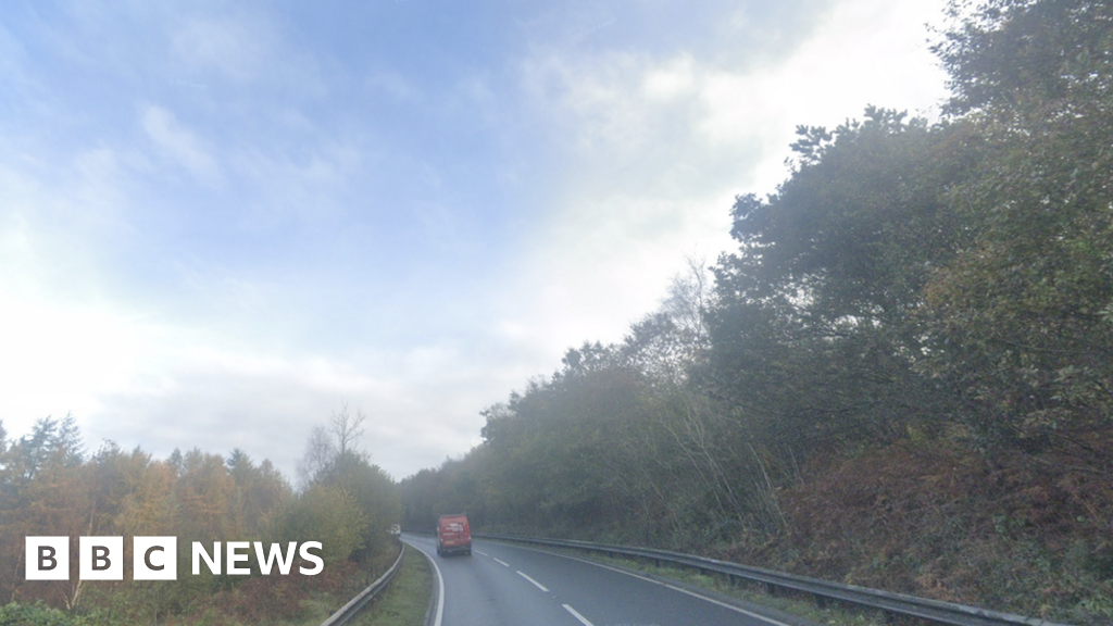 Four trapped after two-vehicle crash on A38 at Haldon Hill - BBC News