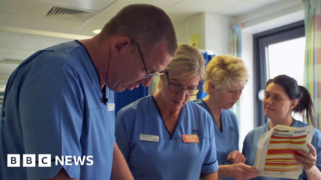 Why are only one in 10 nurses men? - BBC News