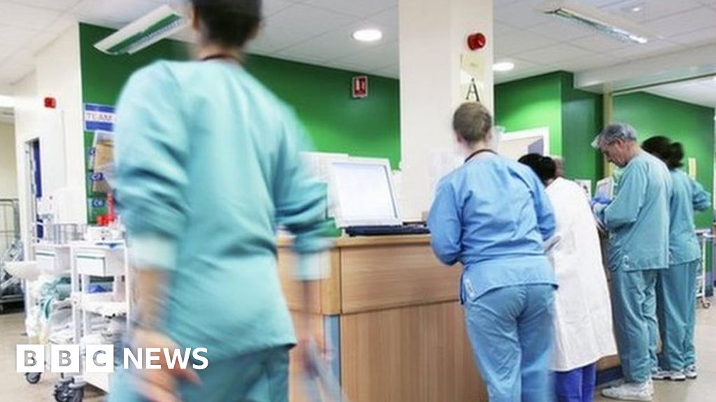 Scottish NHS 'urgently' needs long-term staffing plan - BBC News