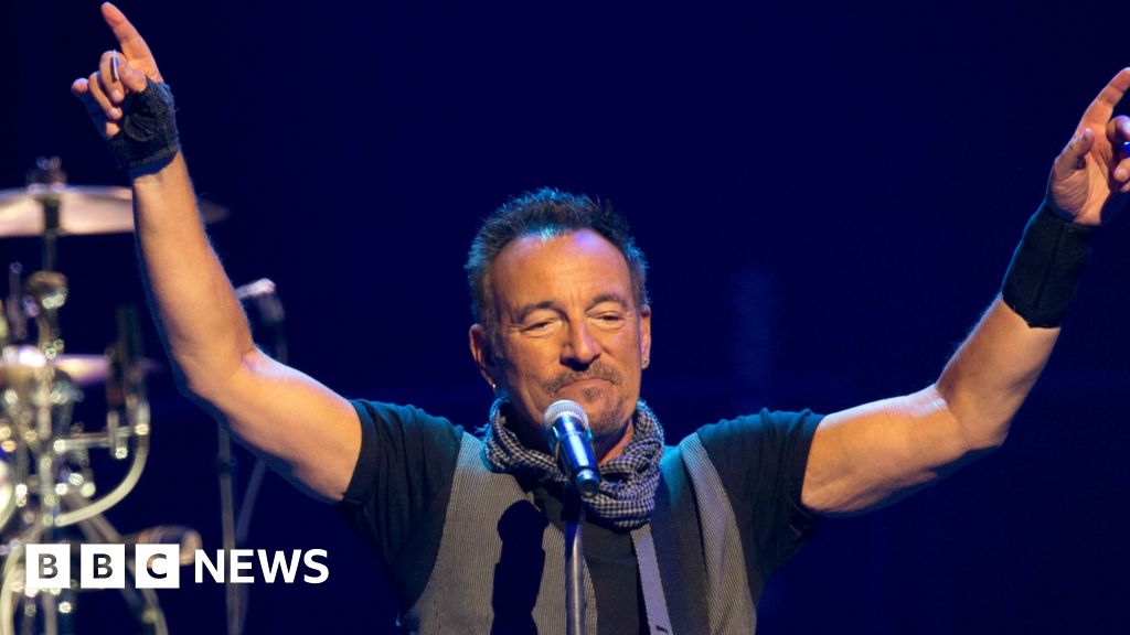 Bruce Springsteen on Christmas Desert Island Discs - BBC News
