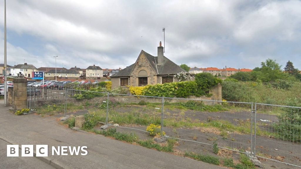 Police appeal after serious sex attack in Dalkeith - BBC News