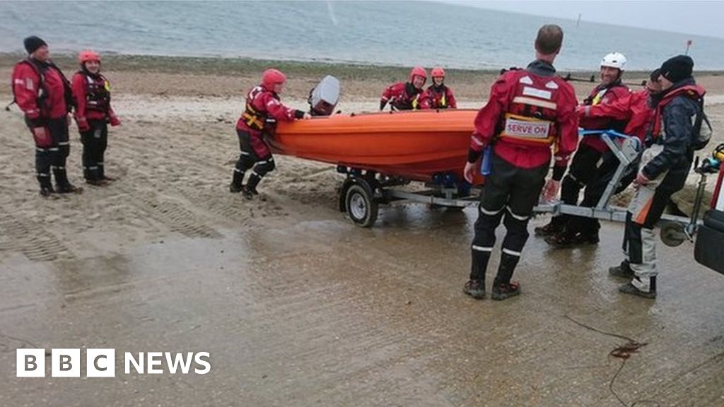 Salisbury rescue charity receives grant for new boat - BBC News