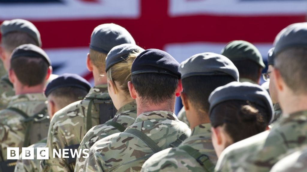 Troops to Teachers sees 28 ex-servicemen qualify - BBC News