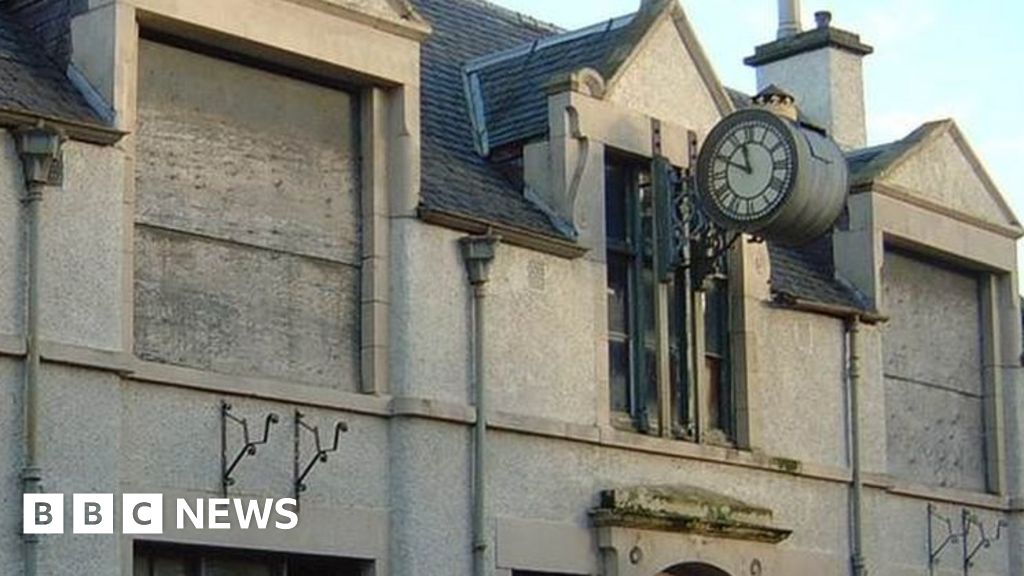 Unusual clock restored to former glory - BBC News