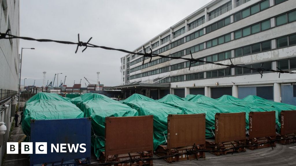 Terrex: Hong Kong to return Singapore army vehicles - BBC News