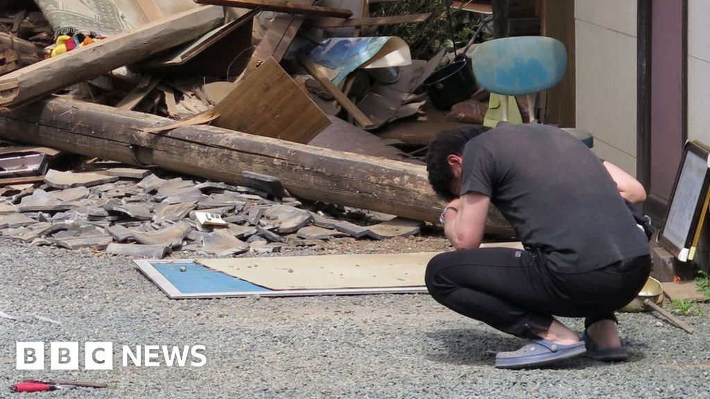 In pictures: Japan earthquake - BBC News