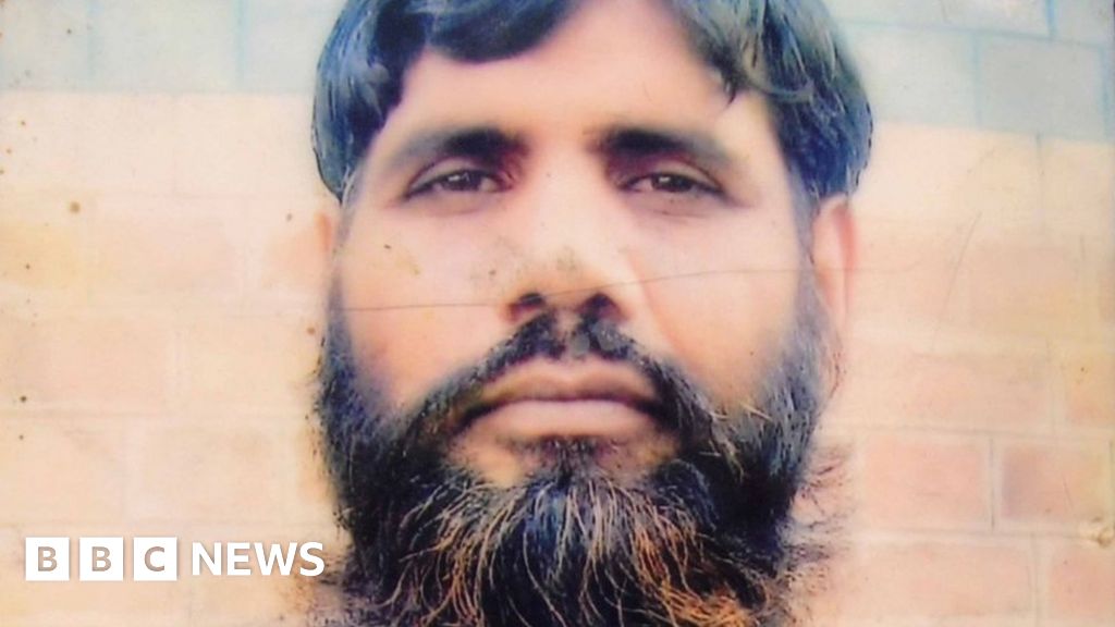 Pakistan prison death: India family demands return of body - BBC News