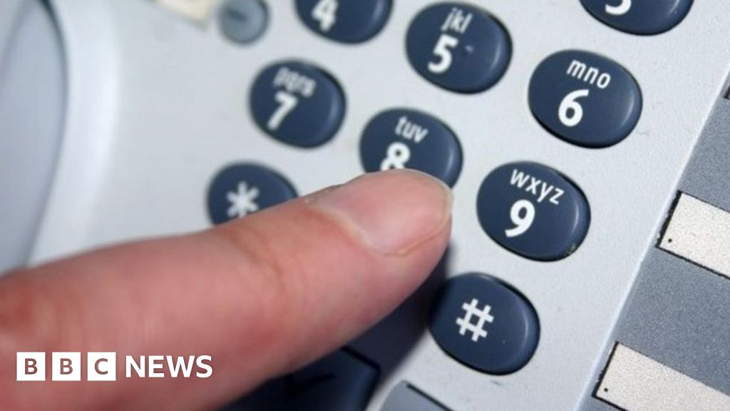 Taxi drivers foil 'fake police' scam - BBC News