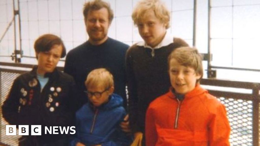 Dennis Canavan: 'Losing my four children is hard to comprehend' - BBC News