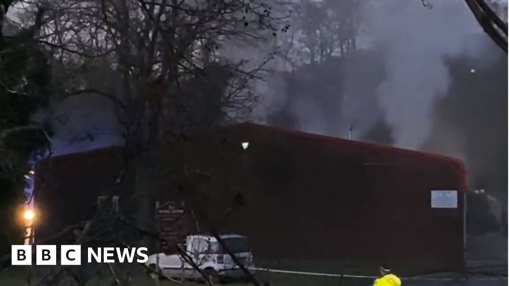 Firefighters tackle blaze at industrial unit in Totnes - BBC News