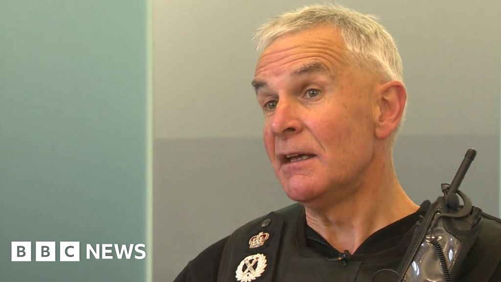 Sir Peter Fahy: Salford gangs 'could take 10 years' to eradicate - BBC News