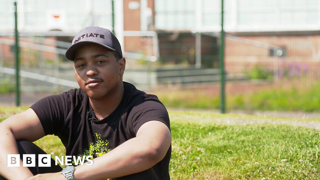 Glasgow rapper Oakzy B wants to be 'bigger than Burns' - BBC News