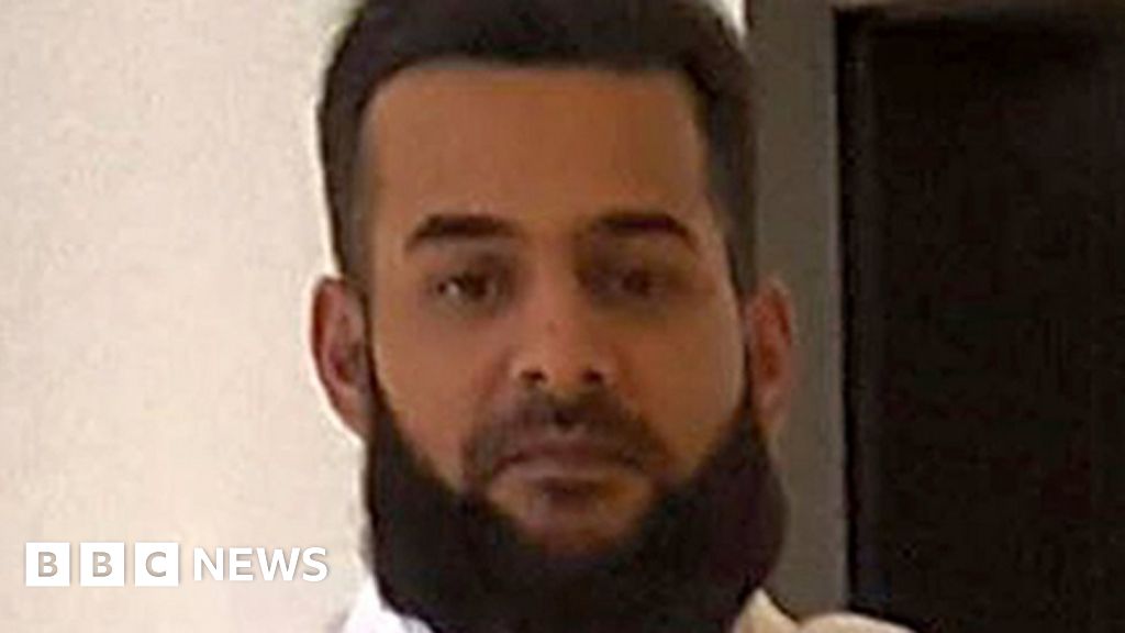 Mecca crane crash: Bolton father Qasim Akram named as victim - BBC News