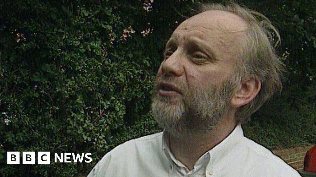 Eamon Collins: PSNI 'close to identifying' IRA man's killer - BBC News