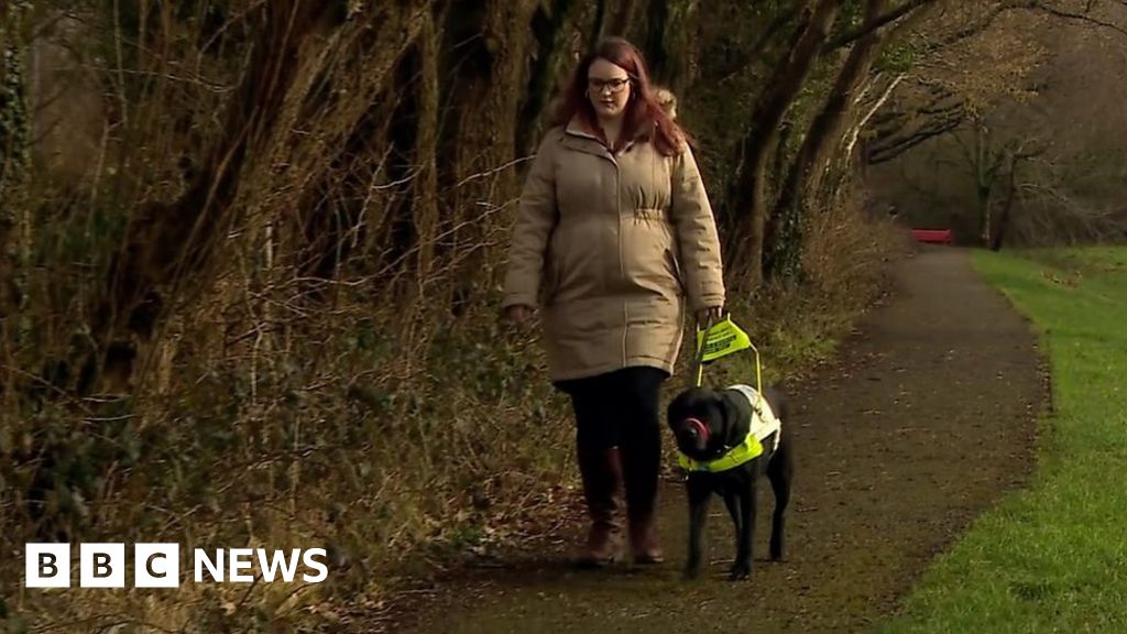 Covid: Hallucinations are 'exhausting' for blind people - BBC News
