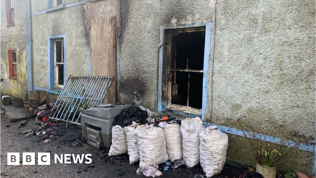 Larne house fire: Elderly woman dies after blaze - BBC News