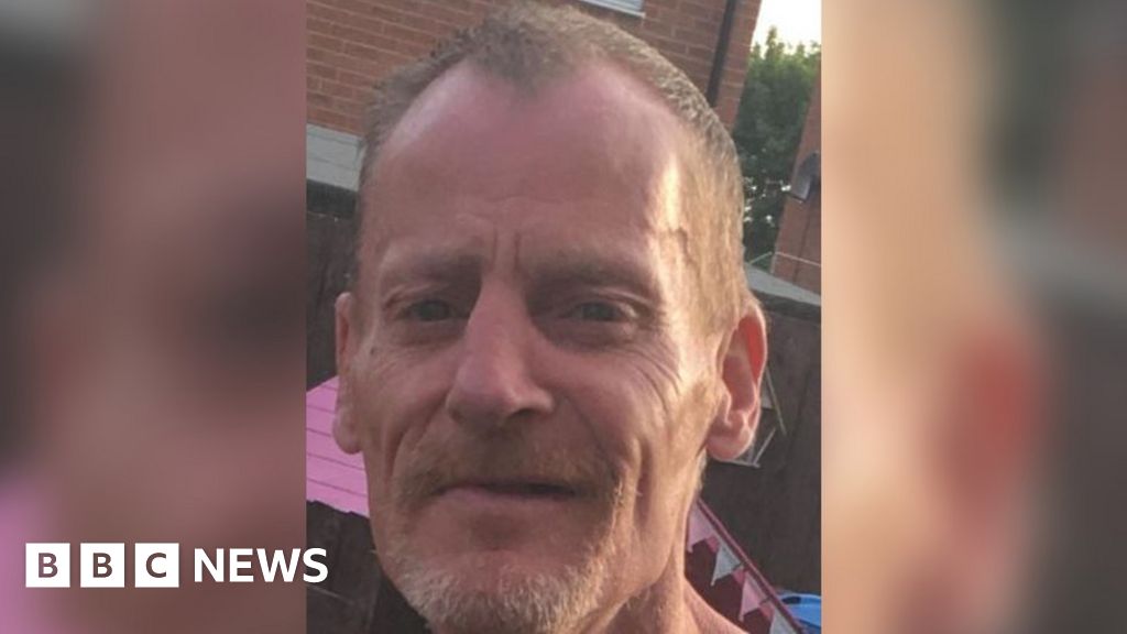 Hull: Terry Street house fire victim named as Anthony Ibbitson - BBC News